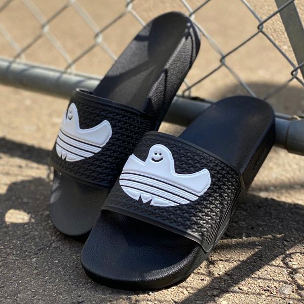 adidas skateboarding アディダス スケートボーディング SHMOOFOIL SLIDE FY6849 421211926 ...