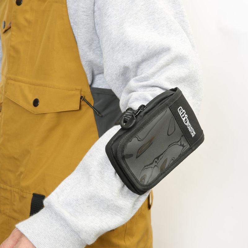 eb's エビス パスケース [PASS ARM / パスアーム] スノーボード スノボ スキー リフト券入れ チケットホルダー カラビナ付き ボックス型 ポーチ型 腕巻き ebs : ebs ...