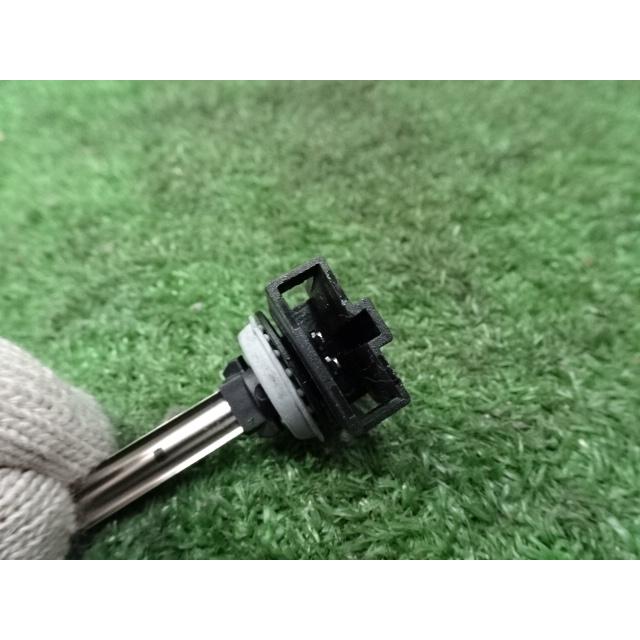 インボイス対応 アウディ A4 アバント 1.8 TFSI B8・8KCDH 2009年・温度センサー(1)・6Q0820539 ...