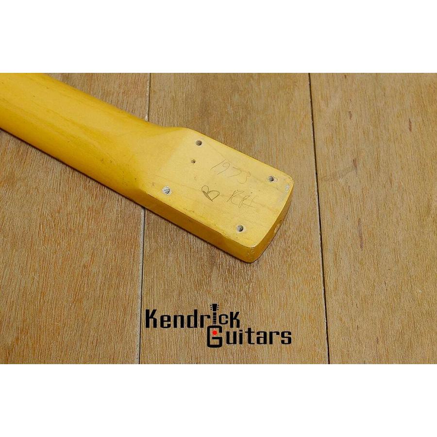 Fender 1977 Mustang / White w/OHC : fender-mustang-guitar-with-rosewood-fretboard-1977-white-hc ...