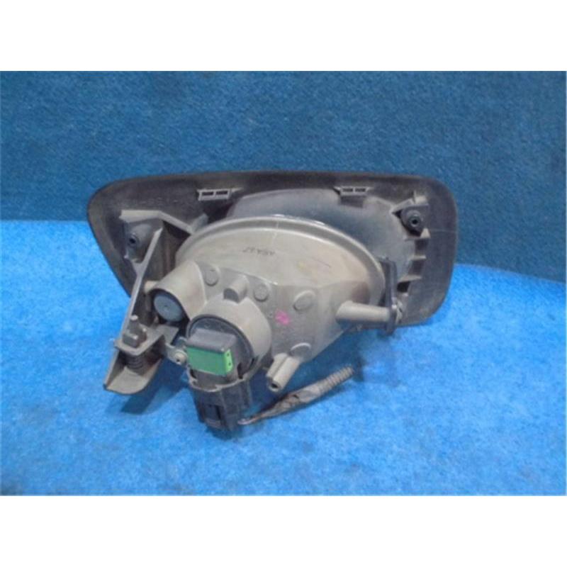ホンダ 純正 モビリオスパイク 《 GK2 》 左フォグライト P10100 ホンダ 純正 モビリオスパイク 《 GK2 》 左フォグライト P10100