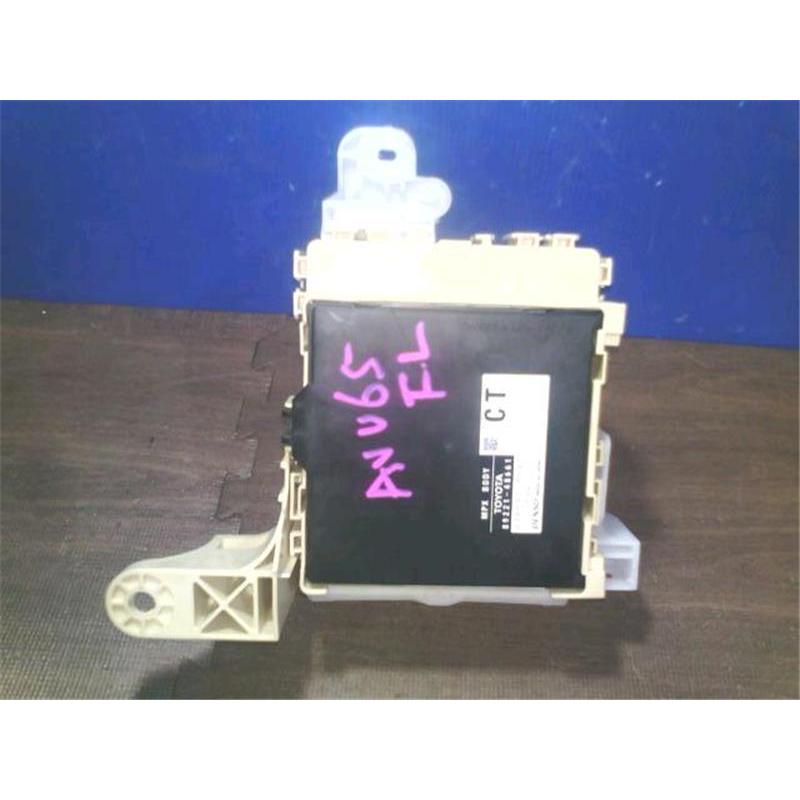 トヨタ 純正 ハリアー 《 AVU65W 》 ヒューズボックス P30200-24004002 : NGPパーツ王ヤフーショッピング店 - 通販 - Yahoo!ショッピング