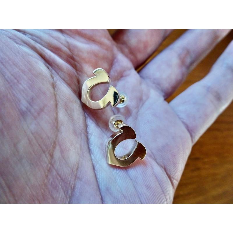 仁尾彫金『ゴールド馬蹄ピアス』ハンドメイド245b : 仁尾彫金 - 通販 - Yahoo!ショッピング