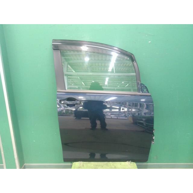 ヴォクシー DAA-ZWR80G 右FドアASSY 2ZR-FXE 221 67001-28250 中古 : シマ商会 - 通販 - Yahoo!ショッピング