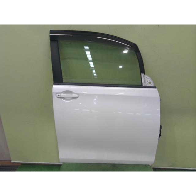 中古 ノア DBA-ZRR85G 右FドアASSY 3ZR-FAE 070 67001-28250 : 000001108813100 : シマ商会 - 通販 - Yahoo!ショッピング