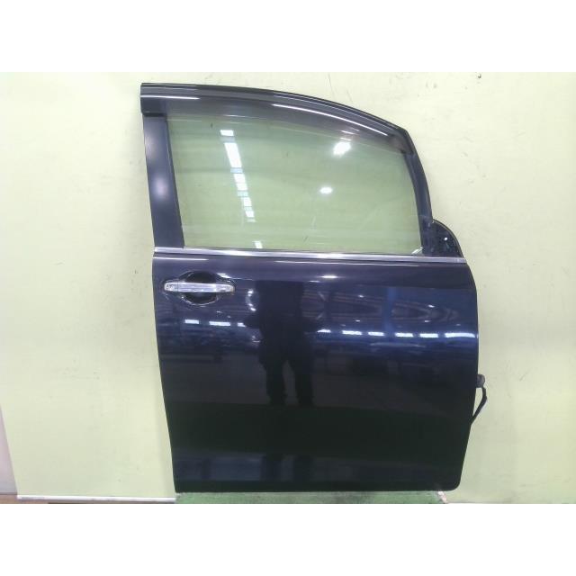 エスクァイア DAA-ZWR80G 右FドアASSY 2ZR-FXE 220 67001-28250 中古 : シマ商会 - 通販 - Yahoo!ショッピング