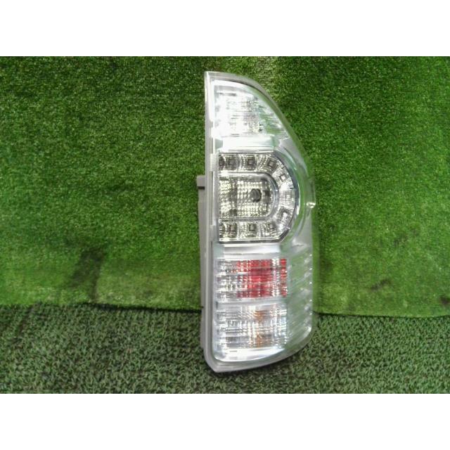 ヴォクシー 煌 DBA-ZRR70W 右テールランプ LED 28-220 81551-28601 : nomo10 ヤフーショップ - 通販 ...