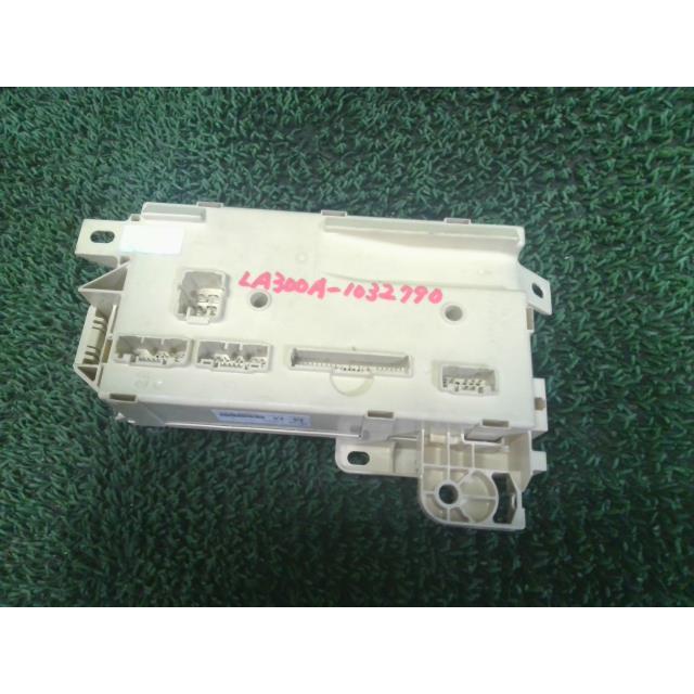 ピクシスエポック DBA-LA300A ヒューズボックス 室内用 116RA-000019 82600-B2480 : nomo10 ヤフーショップ - 通販 - Yahoo!ショッピング