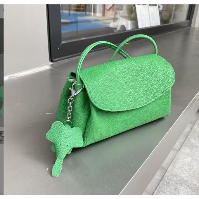 スマホポーチ 新色追加 ミニショルダーバッグ レディース 小さめ 横型