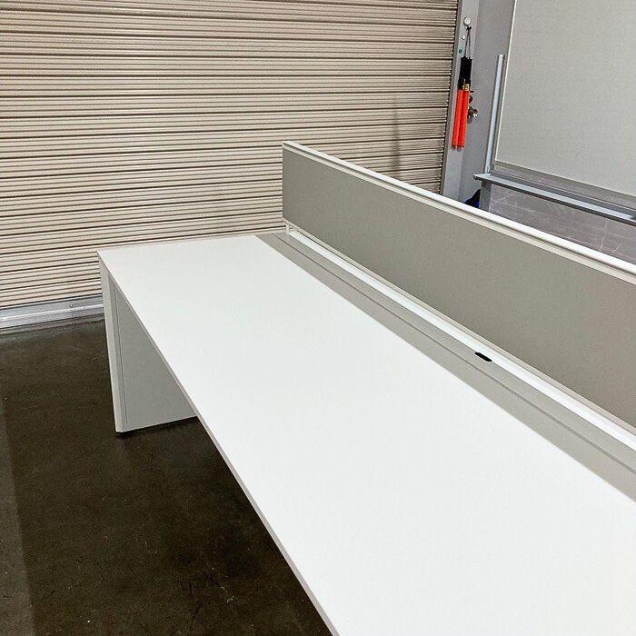 イトーキ インターリンクRシリーズ フリーアドレスデスク W4800×D1400×H720 本体：ホワイト/パネル：ライトグレー 2017〜2018年製 中古 : OfficeAid福屋 ...