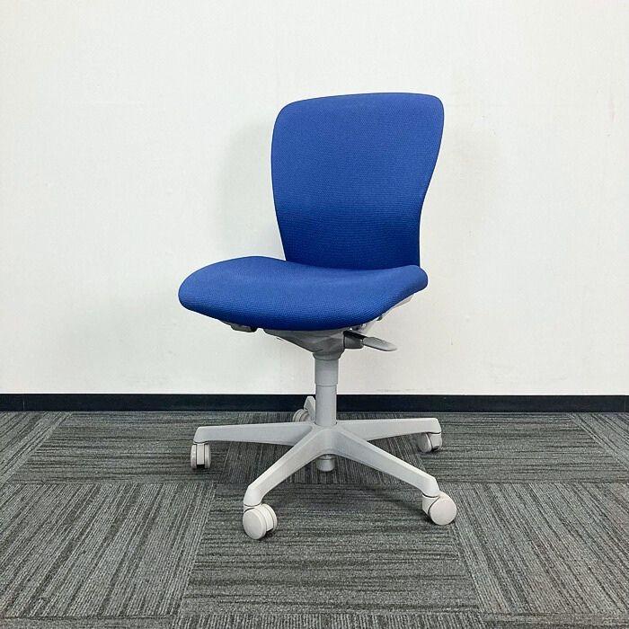 オカムラ スラートチェアシリーズ オフィスシーティング C331GR FSF3 ローバック ミディアムブルー 2016年製 中古 : OfficeAid福屋 - 通販 - Yahoo!ショッピング