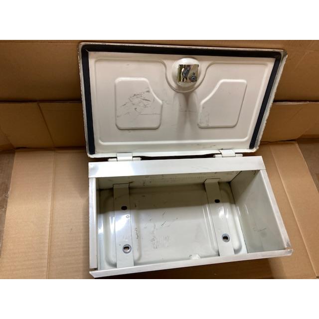 道具箱 鍵付き ミニキャブ U15T ミツビシ 純正 白 MB336152 ツール ボックス : OKATA Recycle Parts - 通販 - Yahoo!ショッピング
