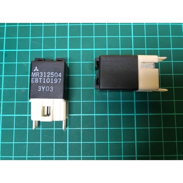 ミツビシ リレー 2個 12V ミツビシ車から 未テスト 車から MR312504 E8T10197 : OKATA Recycle ...