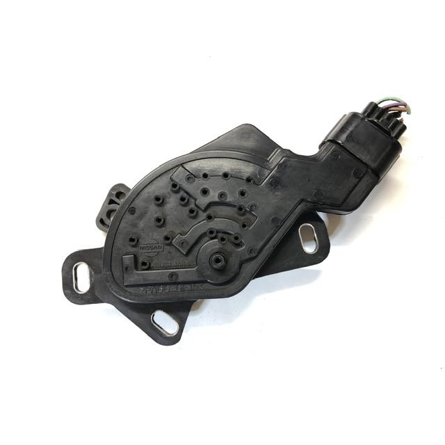 インヒビター ニュートラル スイッチ マーチ AK12 ニッサン CR12 59663km 31918-3AX01 NILES コントロール ...