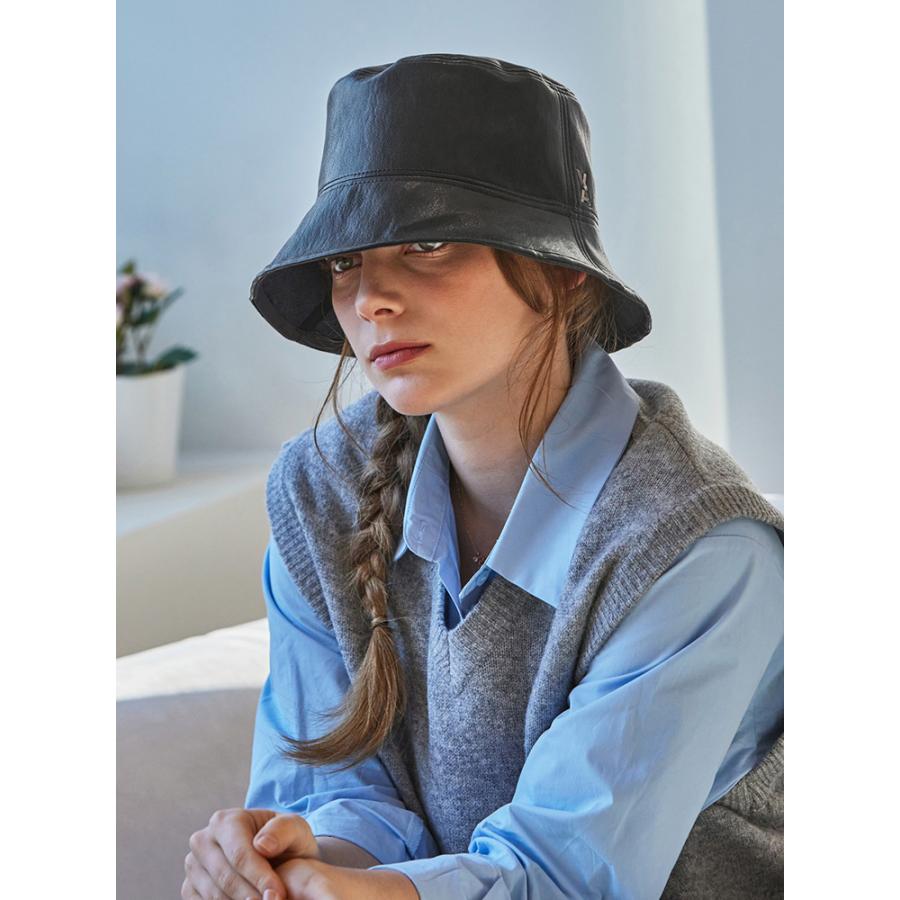 VARZAR 正規販売店 バザール バケットハット 韓国ブランド ヴィーガンレザー 紫外線対策 帽子 合皮 VA Cubic Stud Veganleather Drop Bucket Hat ...