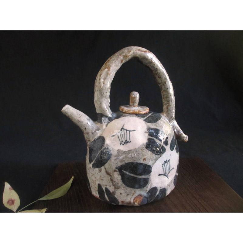 花器 鼠志野 椿文 花差し 佐藤和次作 S-684 : 織部の器 千瓢 - 通販 - Yahoo!ショッピング