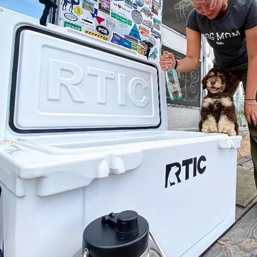 RTIC 110qt(104リットル） Tan 大型 クーラーボックス タン キャンプ アウトドア 狩猟 釣り [並行輸入品] : アウト ...
