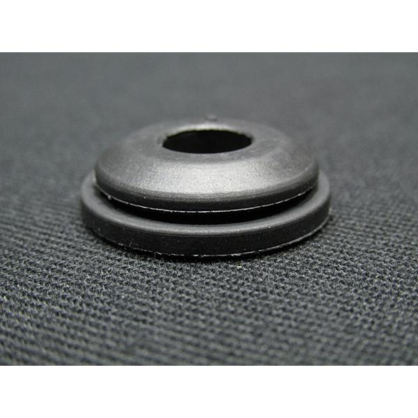Mercedes-Benz（メルセデス・ベンツ） ベンツ純正品 リザーバータンク＆エアコンBOX 固定用ゴムブッシュ（A2015040112 ...
