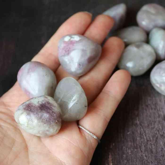 ピンクトルマリン Sサイズ タンブル 浄化用 さざれ石 パワーストーン 天然石 さざれチップ 浄化 ピンク 赤 レジン アクセサリー ...
