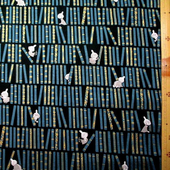 キャラクター 生地 布 ムーミン （ 本棚のリトルミイ ) 黒グレー系 柄番号46 2024 シーチング 綿100％ 生地幅−約104cm g-1241-1a-kk-7898 : 手芸のピロル ...