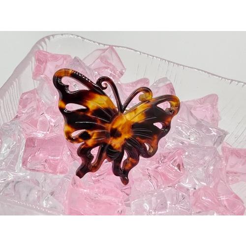 本べっ甲 ブローチ 蝶々モチーフ キュート 透かし彫り 透け感 お洒落 リーズナブル 天然素材 （B-078） : なにわべっ甲プラージュ - 通販 - Yahoo!ショッピング