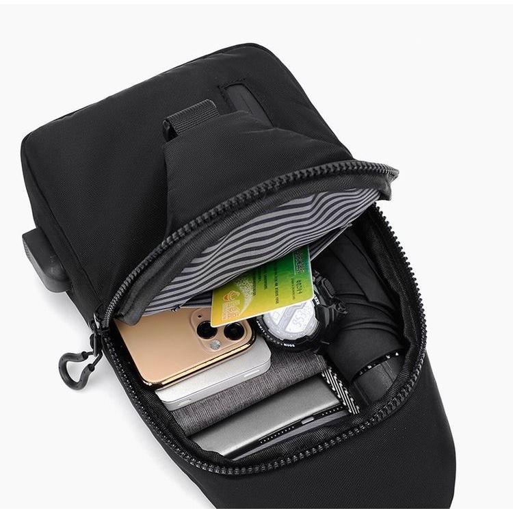 plusnao（プラスナオ） ボディバッグ ワンショルダーバッグ メンズ 鞄 トライアングル チェストバッグ USBポート 斜め掛け コンパクト 背面メッシュ 防水 大容量 軽量 : プラス ...