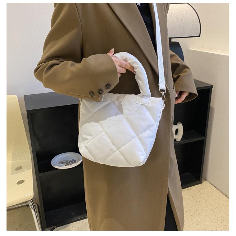 plusnao 2WAY ミニショルダーバッグ ハンドバッグ レディース キルティング 軽量 大容量 斜めがけ 手提げ 肩掛け 無地 縦型 自立 : プラスナオYahoo!店 - 通販 ...