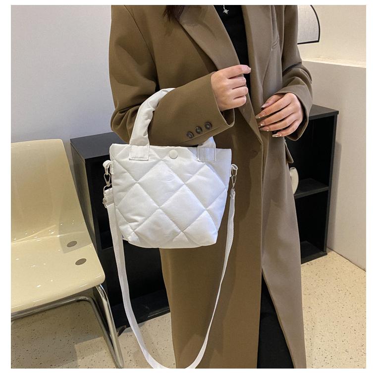 plusnao 2WAY ミニショルダーバッグ ハンドバッグ レディース キルティング 軽量 大容量 斜めがけ 手提げ 肩掛け 無地 縦型 自立 : プラスナオYahoo!店 - 通販 ...