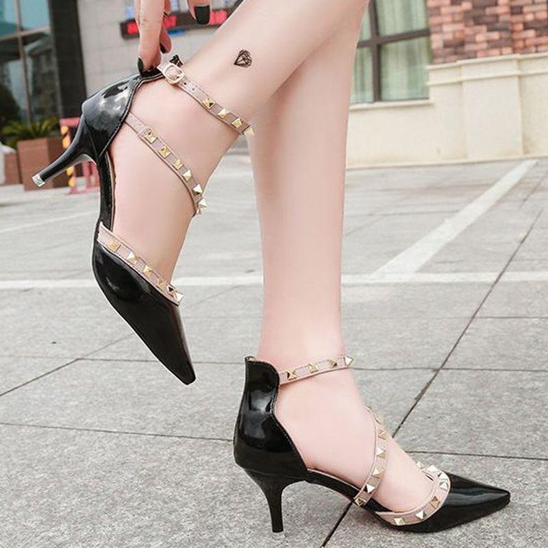 スタッズパンプス ダブルストラップ パンプス レディース 靴 ポインテッドトゥ ピンヒール ミドルヒール 6cm スタッズ付 アンクル ...