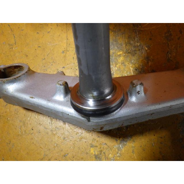 54679 ヤマハ 2JL-035〜 TW200 '96 純正 ステアリングステム トップブリッジ 捻じれ無 33φ : 54679 ...