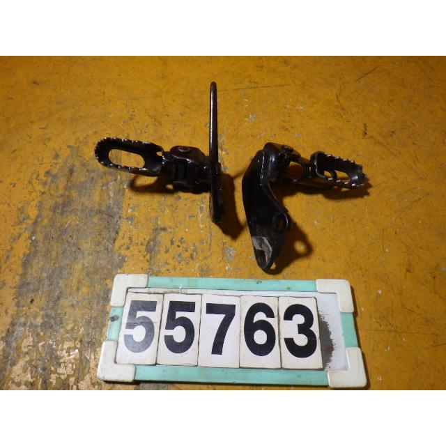 55763 ヤマハ DG07J-028〜 TW200 '01 純正 メインステップ 左右 変形無 : 55763 : ぽちっとバイク ヤフー店 ...