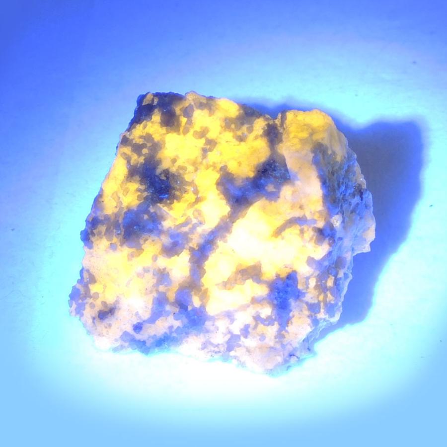 ウェルネル石 ヴェルネル石 ウェルネライト ヴェルネライト Scapolite Ver.Wernerite 蛍光鉱物 カナダ 1点もの 現品 ...