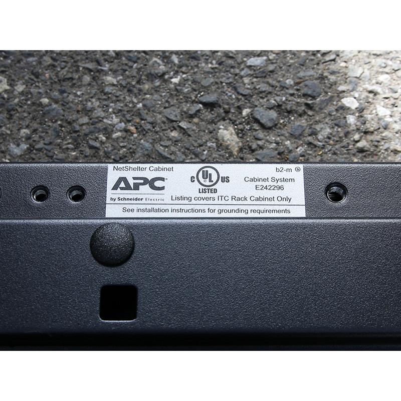 E242296 Schneider Electric APC NetShelter SX 42U Server Rack 600mm幅 ...