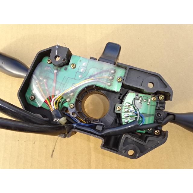 サンバー 4年 V-KS3 KV4 KV3 KS4 コンビネーションスイッチ : 520230225137 : ヤマジュウオートパーツ - 通販 - Yahoo!ショッピング