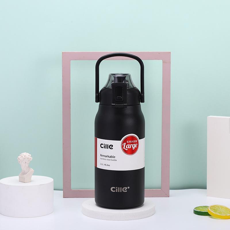 ブランド登録なし 水筒 保温 保冷 ステンレスボトル 魔法瓶 1300ml 1700ml スポーツボトル 真空断熱ボトル 直飲み 漏れ防止 大容量 山登り 運動 軽量 ...