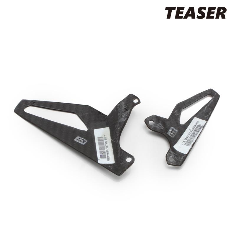 TEASER HGD01G HEEL PLATES [DRY CARBON HG] DUCATI PANIGALE V4/V2(18-24 ...