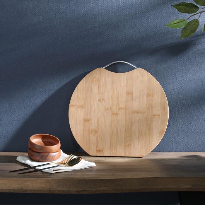 40113 バンブーカッティングボード D型 32cm 竹のまな板 防臭効果 抗菌効果 木製食器 竹製食器 写真映え 肉料理 パン 魚料理 サラダ 衛生的 おしゃれ お洒落 : 生活便利雑貨 ...