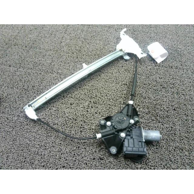 ヤリス 5BA-MXPA10 右リアドアレギュレータ・モーター :220817000213320:ファーストパーツ1号店 - 通販 - Yahoo!ショッピング