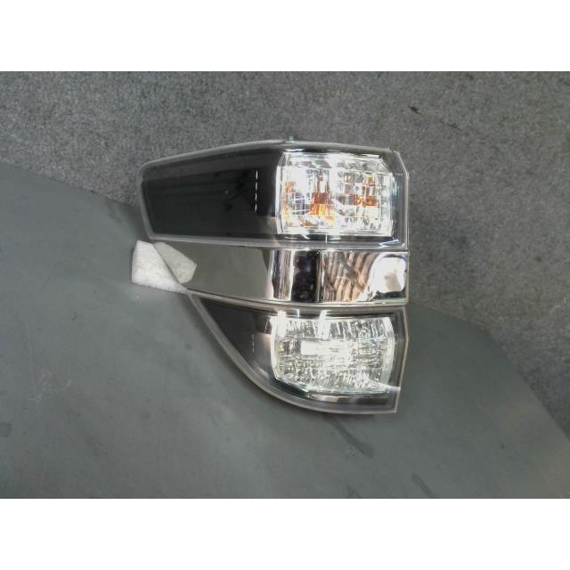 ヴェルファイア DBA-ANH20W 左テールランプ 1E4 81561-58090 : ファーストパーツ1号店 - 通販 - Yahoo!ショッピング