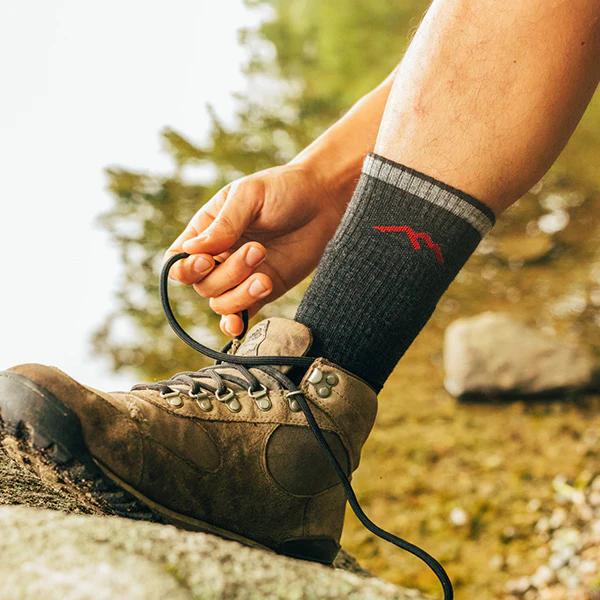 DARN TOUGH（ダーンタフ） メンズ 1403 ブーツソック ミッドウェイトクッション メンズ エクリプス : RED BRICKS ...