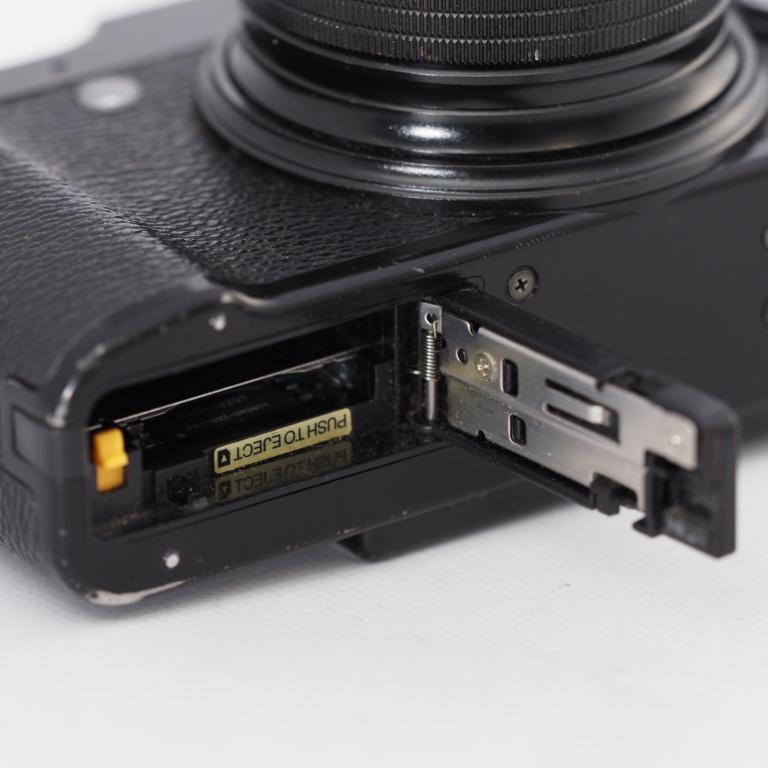FUJIFILM フジフイルム コンパクトデジタルカメラ X10 ブラック FX-X10 #12227 : カメラ本舗 - 通販 ...