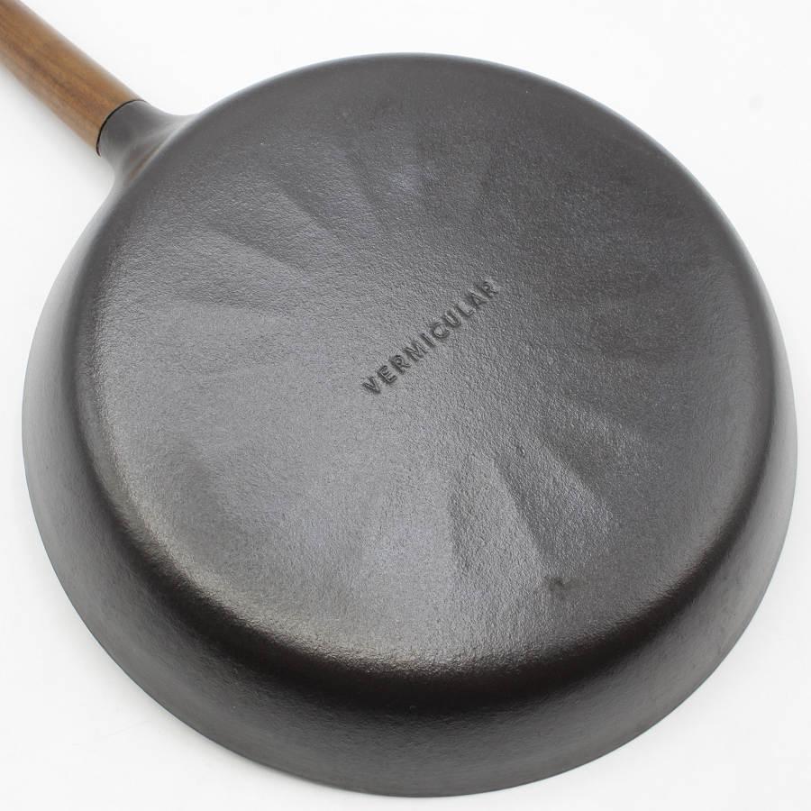 バーミキュラ フライパン 26cm FP26-WN ウォールナット材 本体 : 025865 : リファン Yahoo!ショップ - 通販 ...