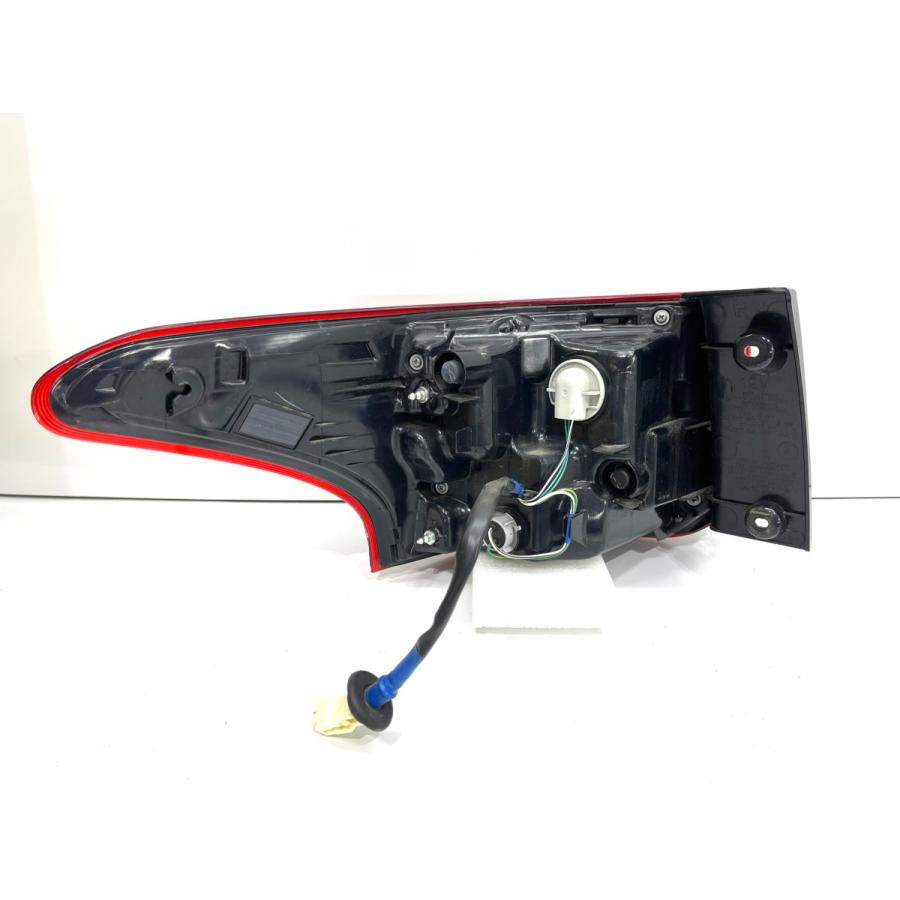 ★美品★ 三菱 アウトランダー GG2W GG3W GF7W GF8W PHEV 後期 純正 右 テールライト STANLEY W2869 ...