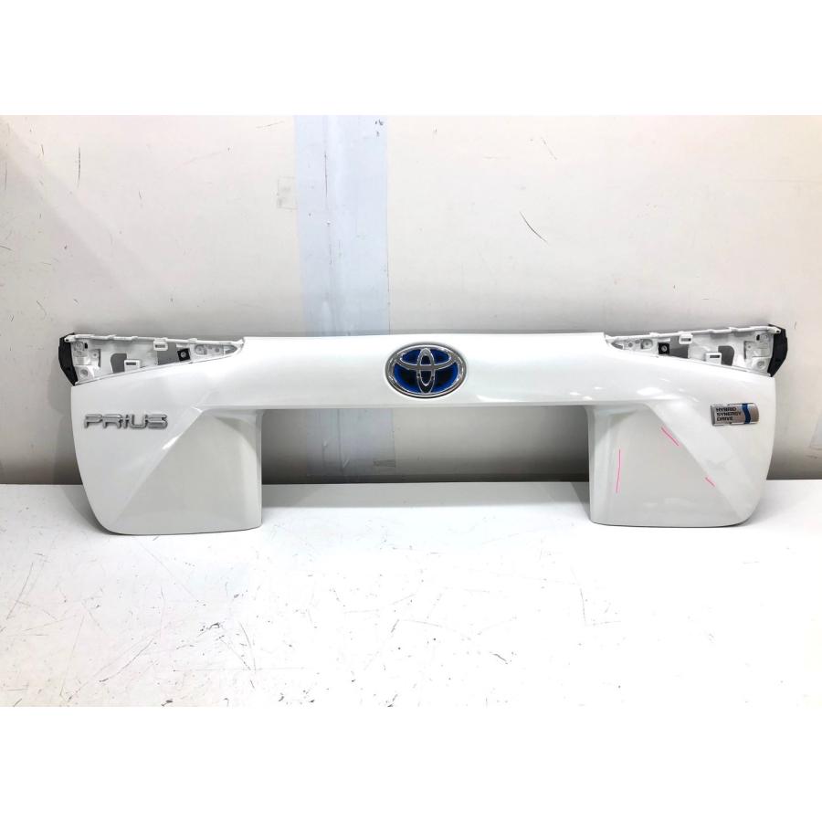 トヨタ プリウス ZVW50 後期 純正 リアゲート ガーニッシュ 76801-47170 パール（G23-95m） : Reパーツ - 通販 ...