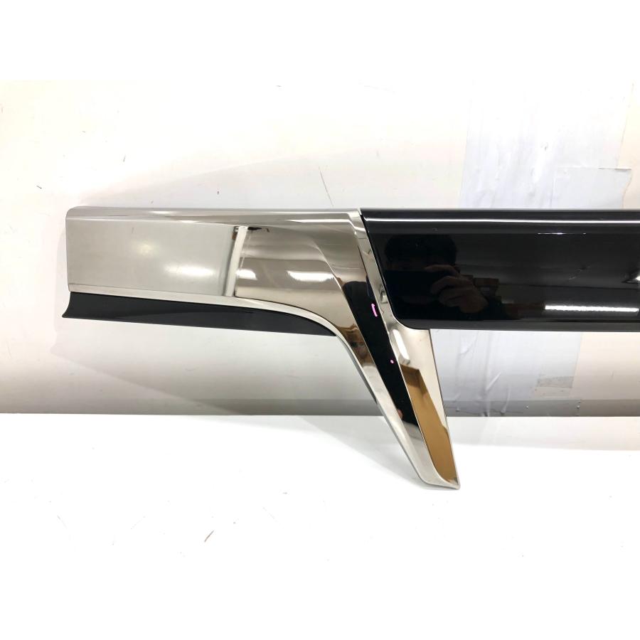 トヨタ エスクァイア ZRR80G 後期 純正 リアガーニッシュ バックドア スモークメッキ 76811-28370（G23-96m ...