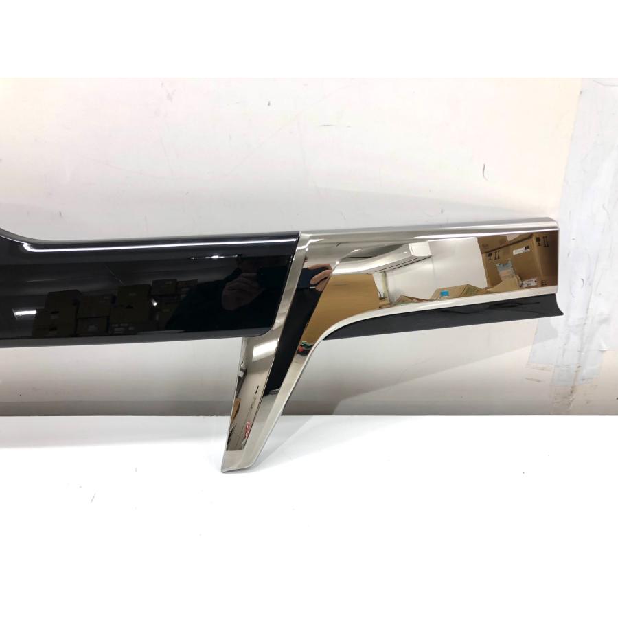 トヨタ エスクァイア ZRR80G 後期 純正 リアガーニッシュ バックドア スモークメッキ 76811-28370（G23-96m ...
