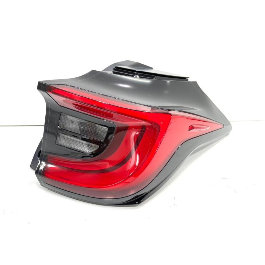 トヨタ ヤリス MXPA10 MXPA15 MXPH10 純正 右 テールライト KOITO K0-10 81551-K0020 （30A ...