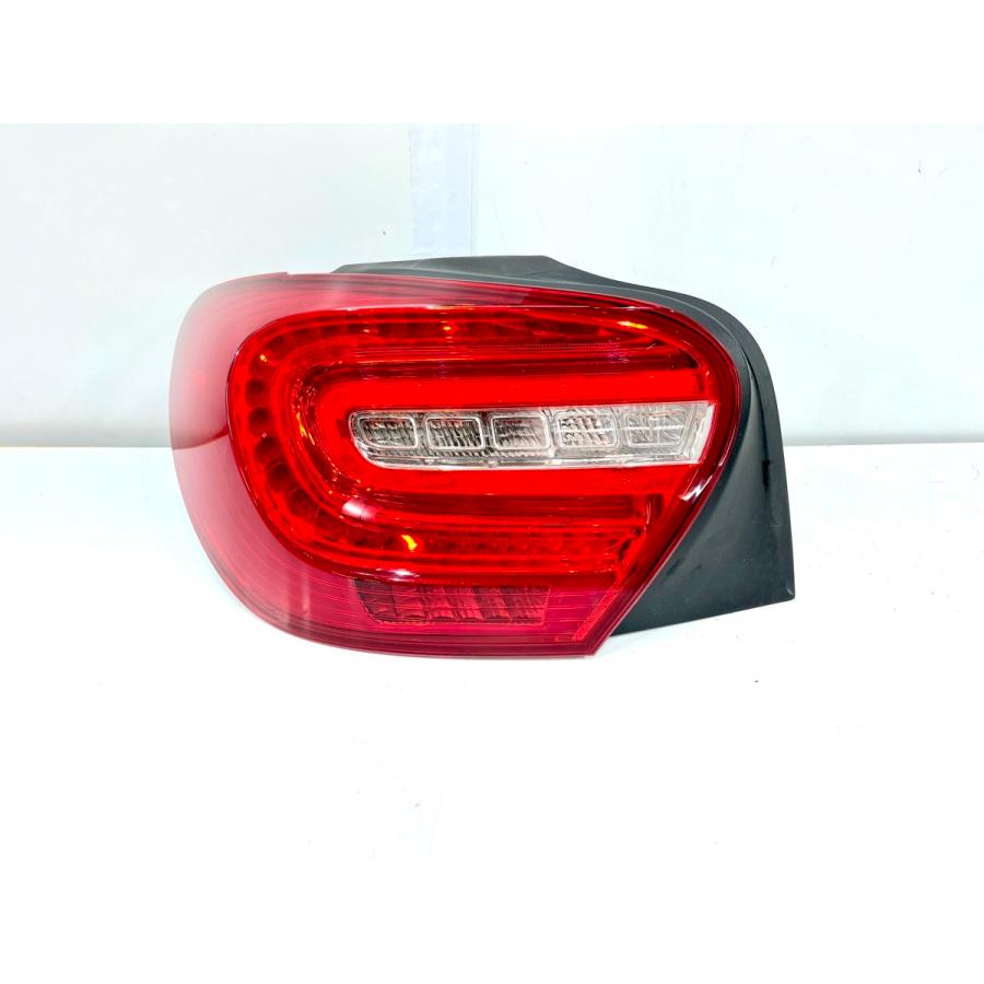 【良品】 ベンツ W176 Aクラス 純正テ−ルライト 右 A1769062300 （50-89） : Reパーツ - 通販 - Yahoo ...