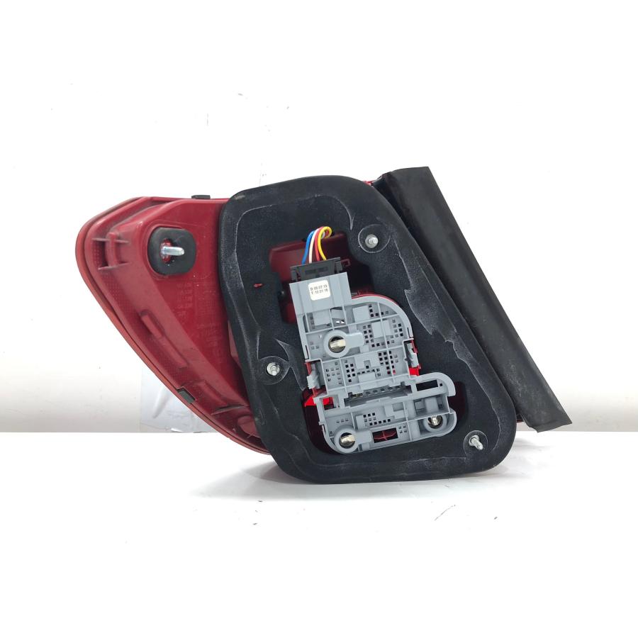 ♪良品♪メルセデスベンツ Cクラス ワゴン C200 W204 後期 純正 テールランプ 右 A 204 820 65 64（75A-92m） : Reパーツ - 通販 - Yahoo!ショッピング