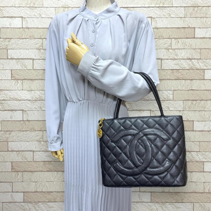 CHANEL（シャネル） 復刻トート マトラッセ トートバッグ キャビア
